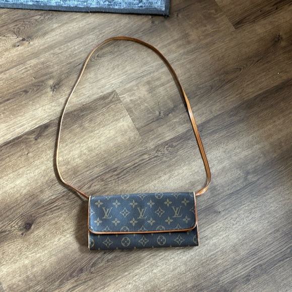 Louis Vuitton | Bags | Louis Vuitton Cross Body Wallet Style In Great ...